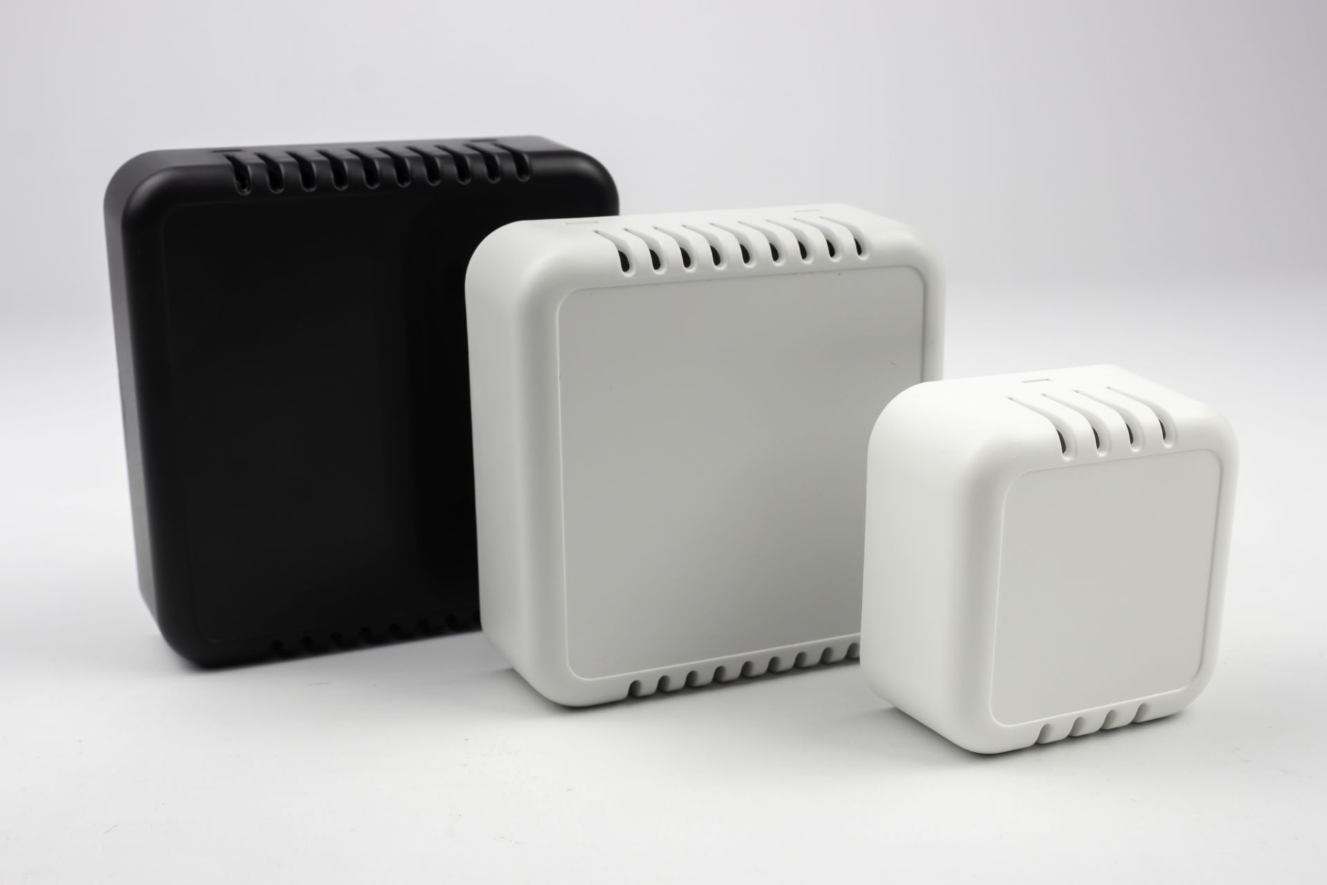 Raum- & Sensorgehäuse aus Kunststoff | AXXATRONIC